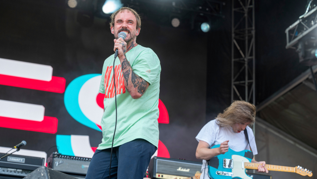 «Χορεύοντας» με το νέο single των φοβερών Idles [βίντεο] | ΕΦΣΥΝ